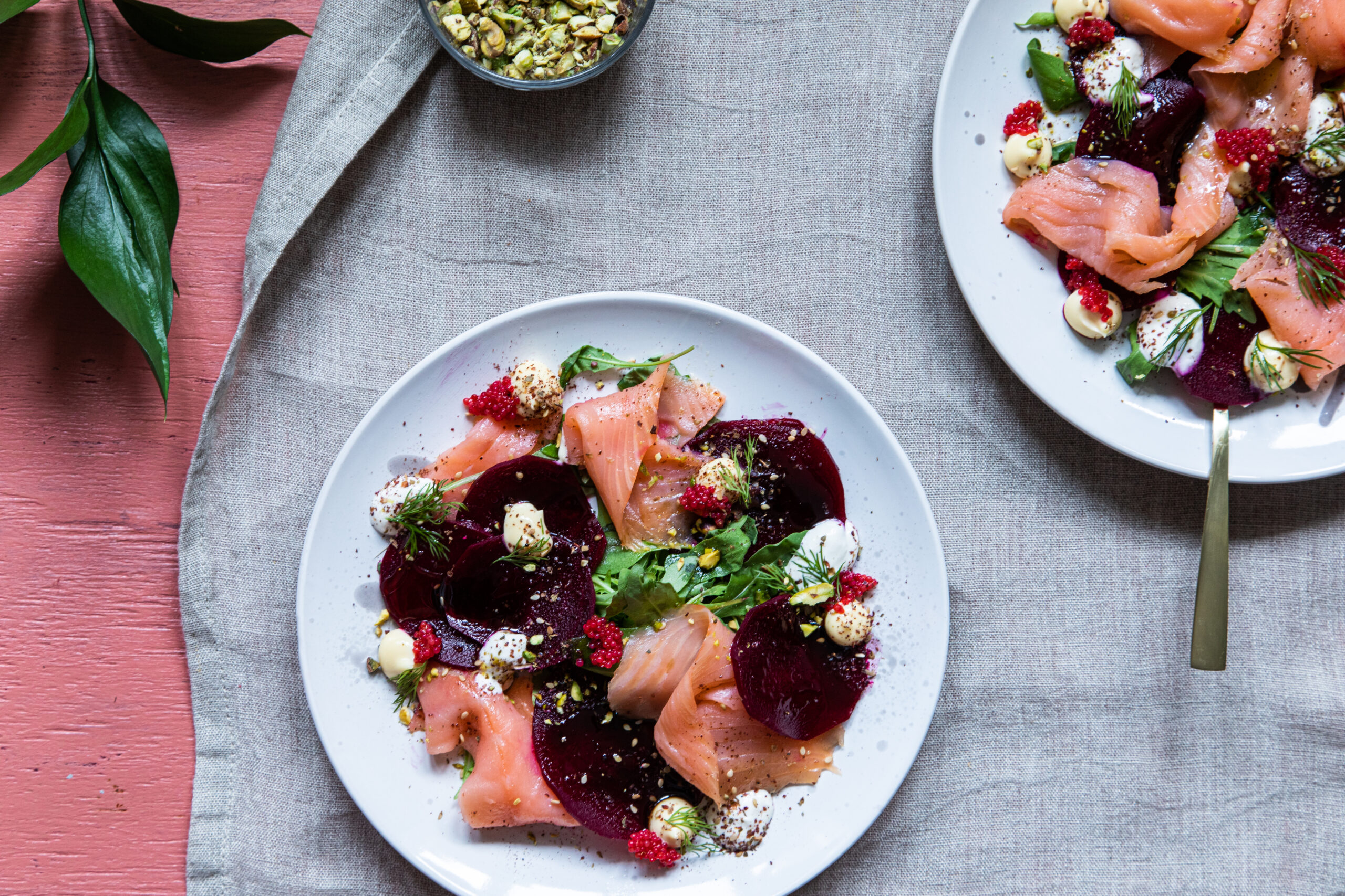 Reyktur lax með rauðrófu og piparrót í forrétt | Birtíngur útgáfufélag