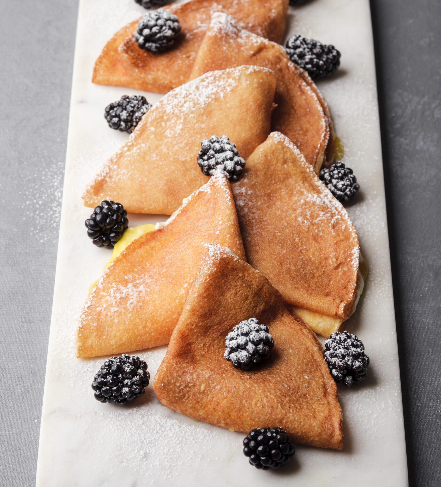 Crêpes með lemon curd, vanillurjóma og brómberjum | Birtíngur útgáfufélag