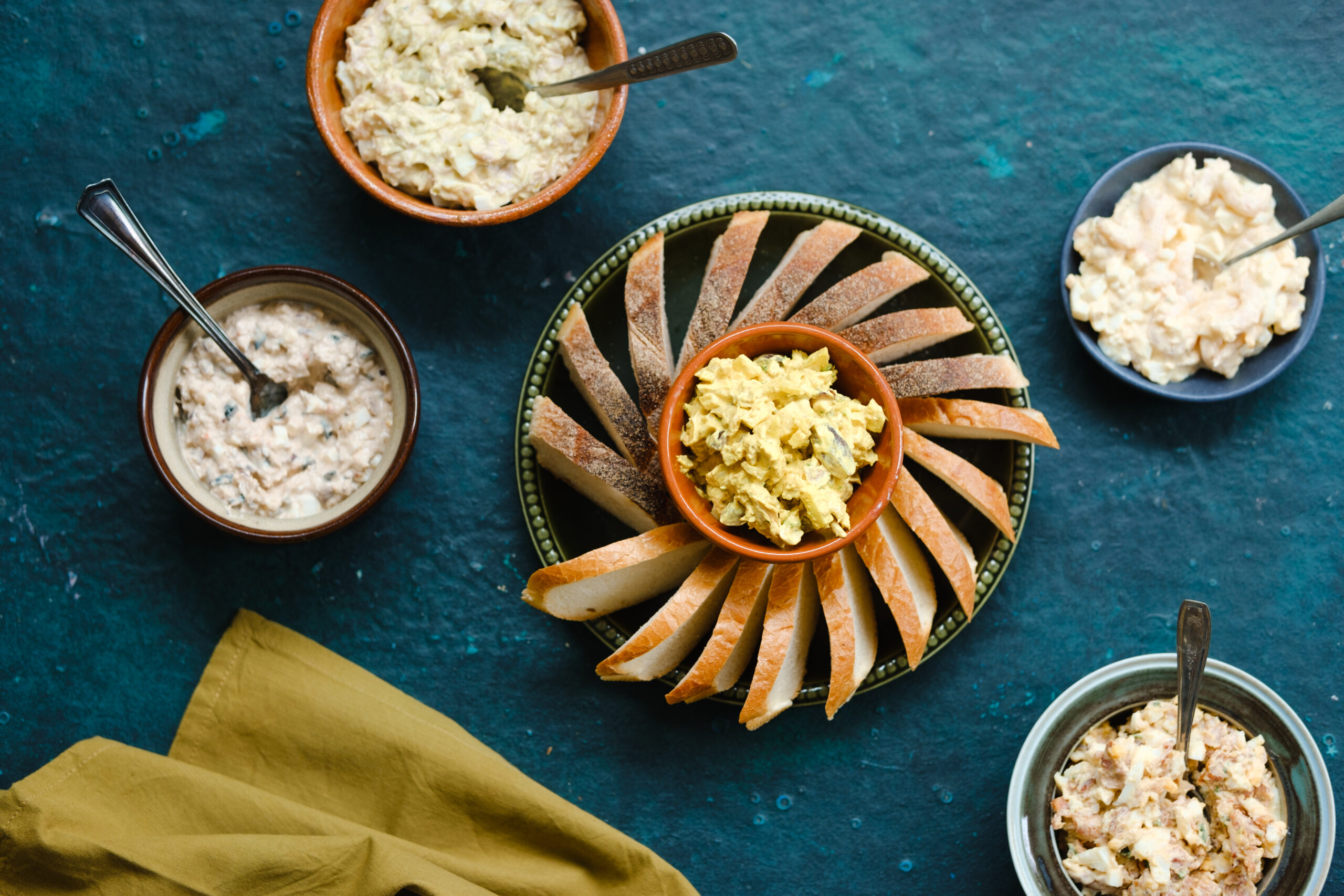 Indverskt kjúklingasalat með rauðum vínberjum og grænum eplum ...