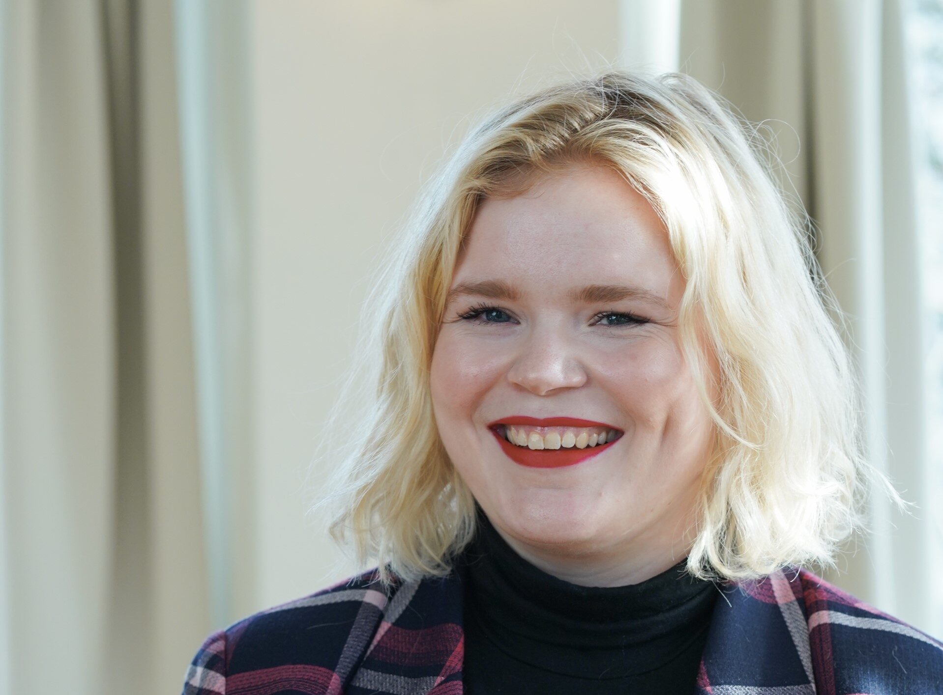 „Ég er alltaf með góðan stafla á náttborðinu“ – Lesandi Vikunnar er ...